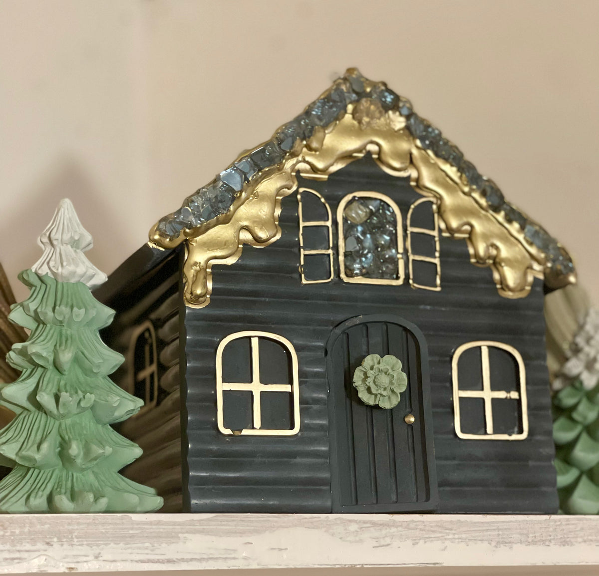 Black gingerbread house – Queen City 'Crete